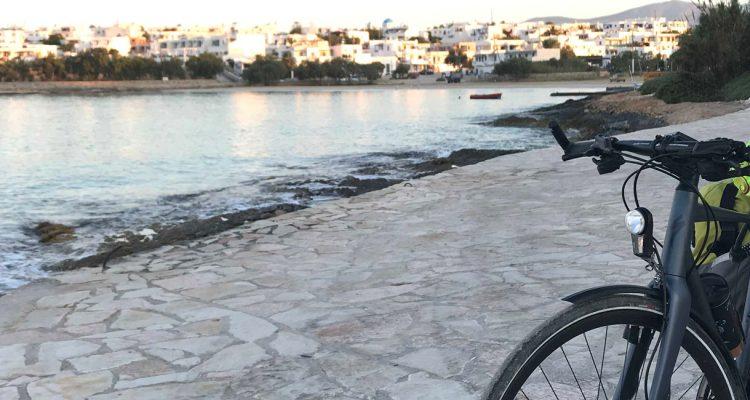 ΝΑΞΟΣ: ΑΠ’ ΤΗΝ ΠΟΡΤΑΡΑ ΣΤΗΝ ΙΤΑΛΙΔΑ, ΕΝΑ ΠΕΤΑΛΙ ΔΡΟΜΟΣ - Lady On A Bike